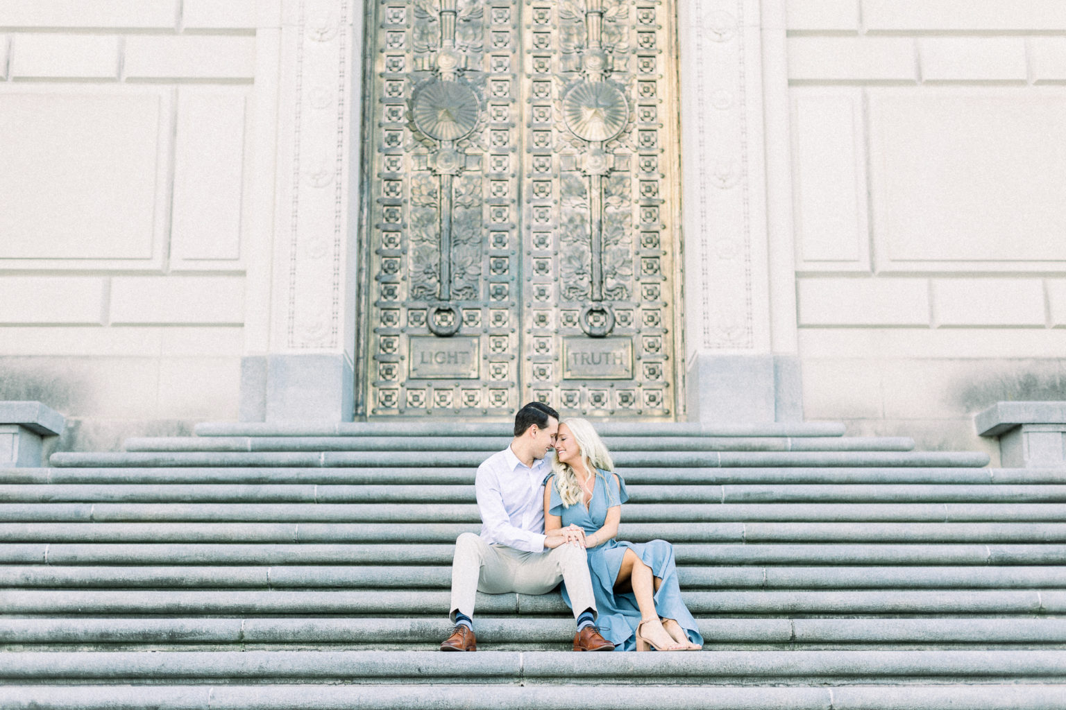 Alyssa + Mason | A Sunny Downtown Indianapolis Engagement