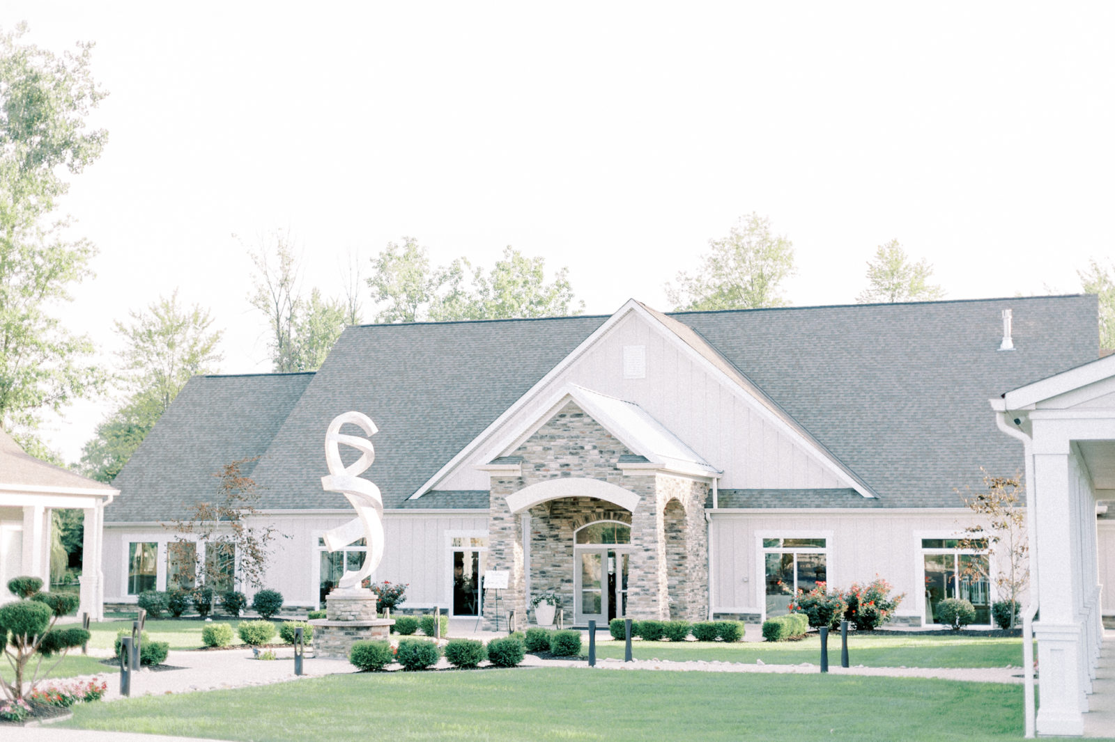 A Late Summer Wedding at Swan Lake Event Center | The Stranges