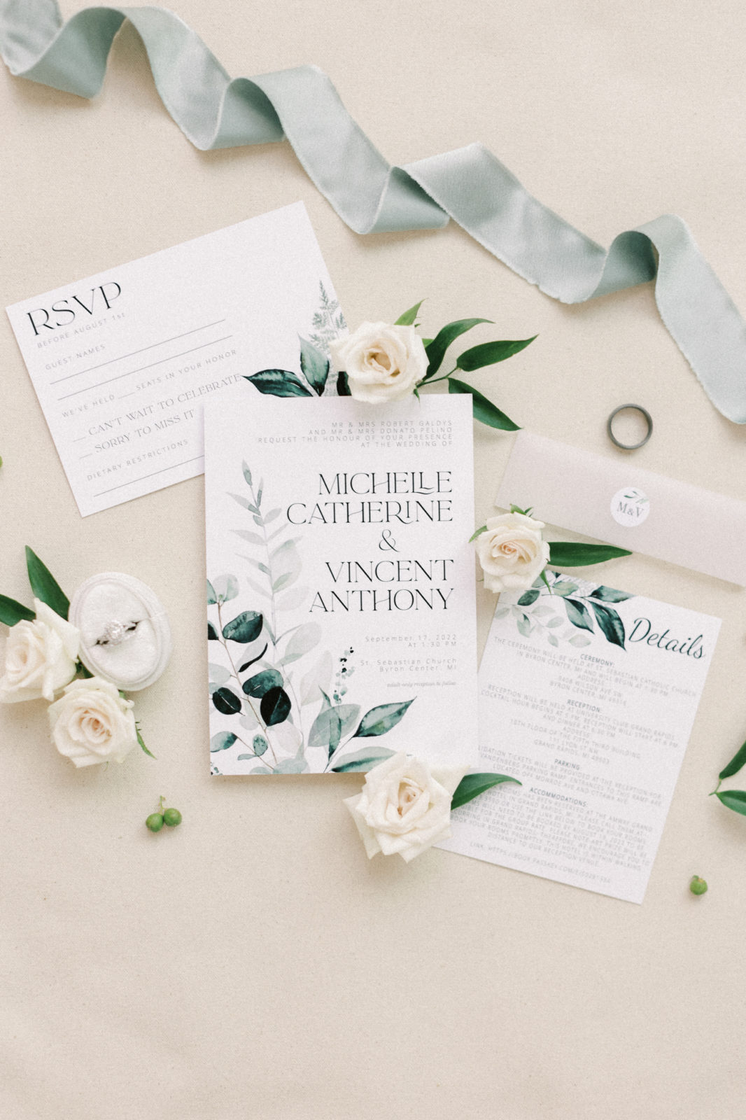 A Traditional Michigan Wedding in Grand Rapids | Michelle + Vince
