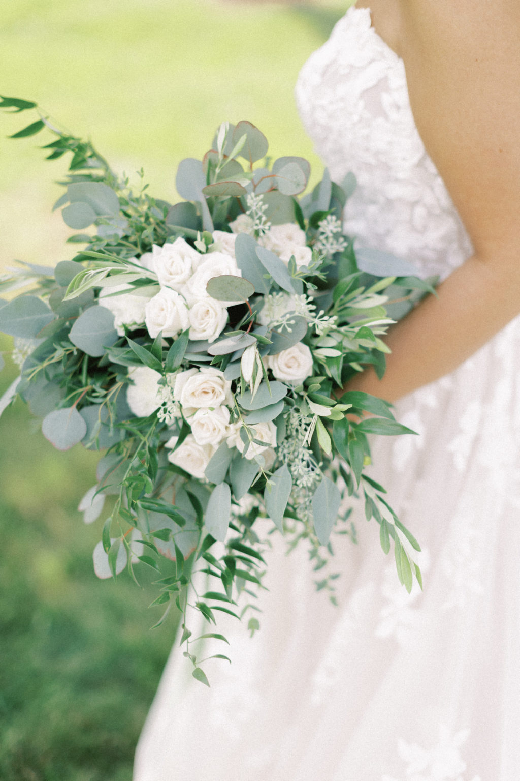 A Traditional Michigan Wedding in Grand Rapids | Michelle + Vince