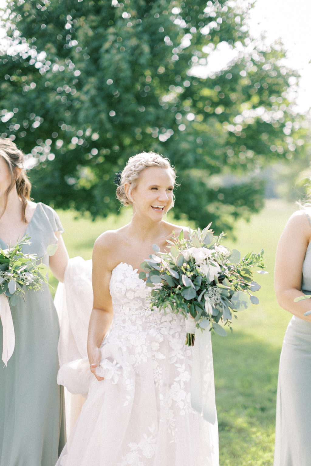 A Traditional Michigan Wedding in Grand Rapids | Michelle + Vince