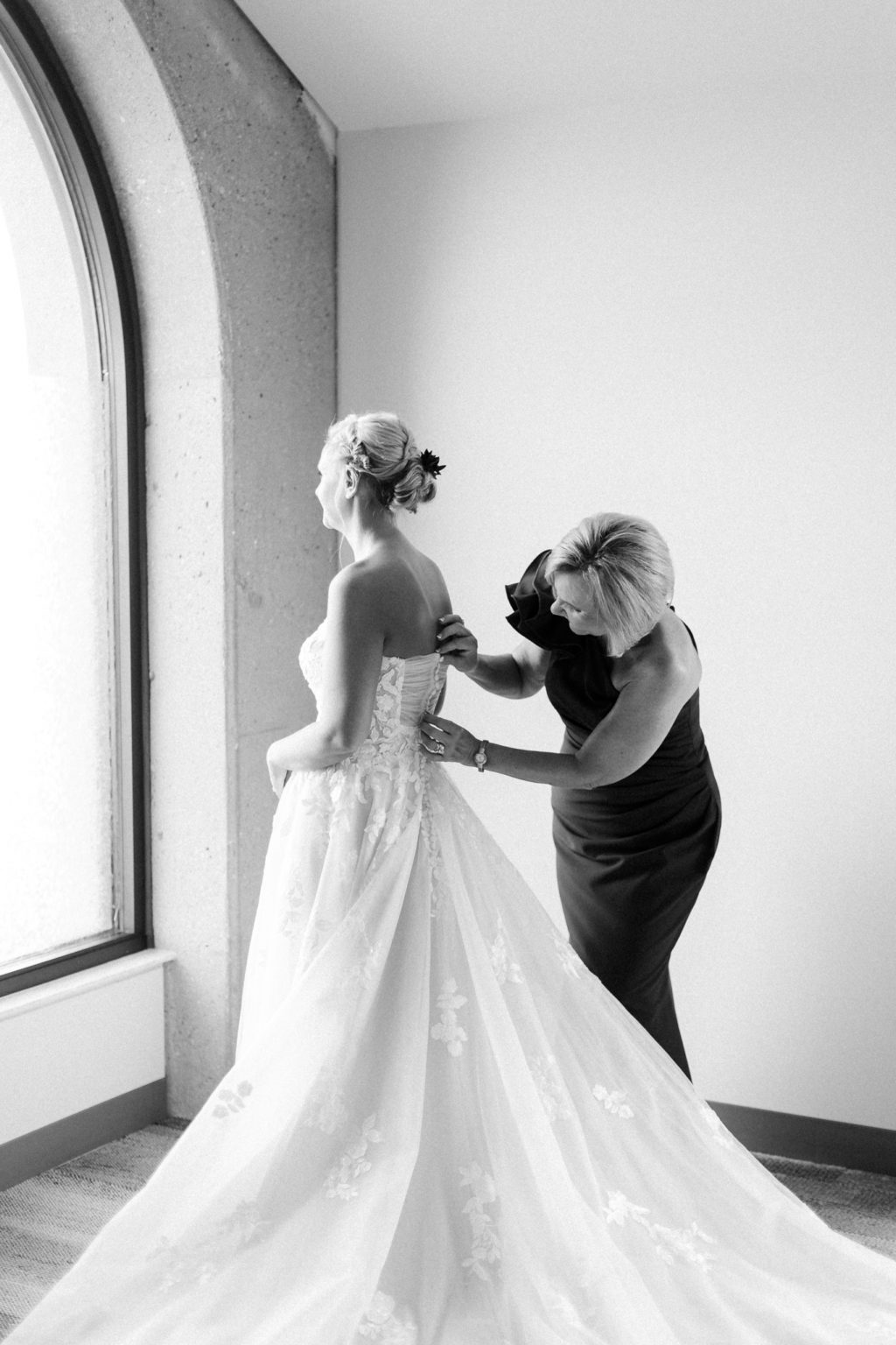 A Traditional Michigan Wedding in Grand Rapids | Michelle + Vince