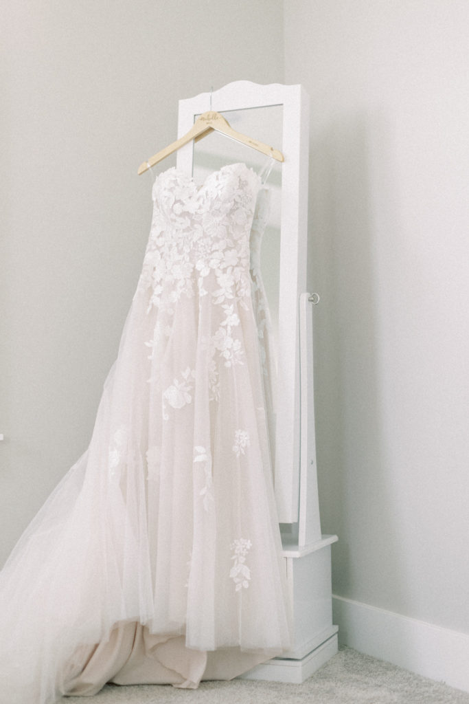 A Traditional Michigan Wedding in Grand Rapids | Michelle + Vince