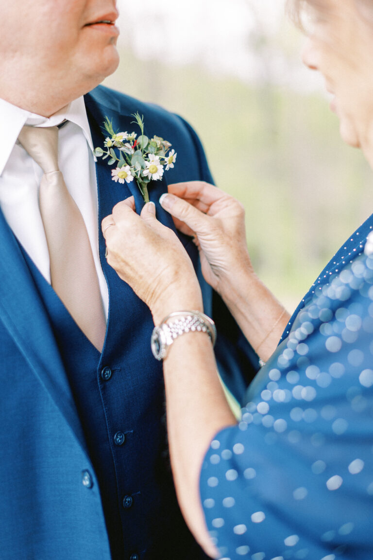 A Colorful Spring Wedding at The Wilds in Bloomington | Mr + Mrs Floyd